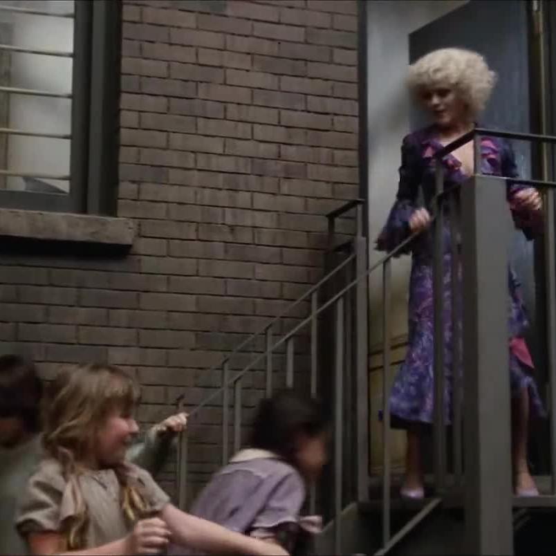 - Where do you think you're going?- Run, run, go tell Annie! Stop them ...