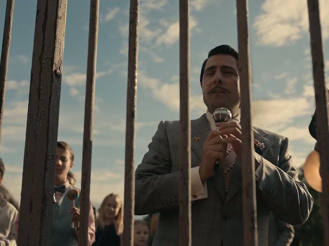But more enticingly,who are you, Lucy From District 12? - The Hunger ...
