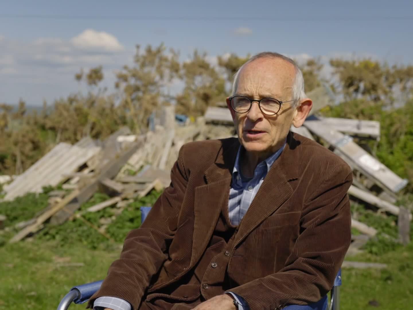 Doktor Martin ser detta, och han gör en nervbiopsi,som kallas sural ...