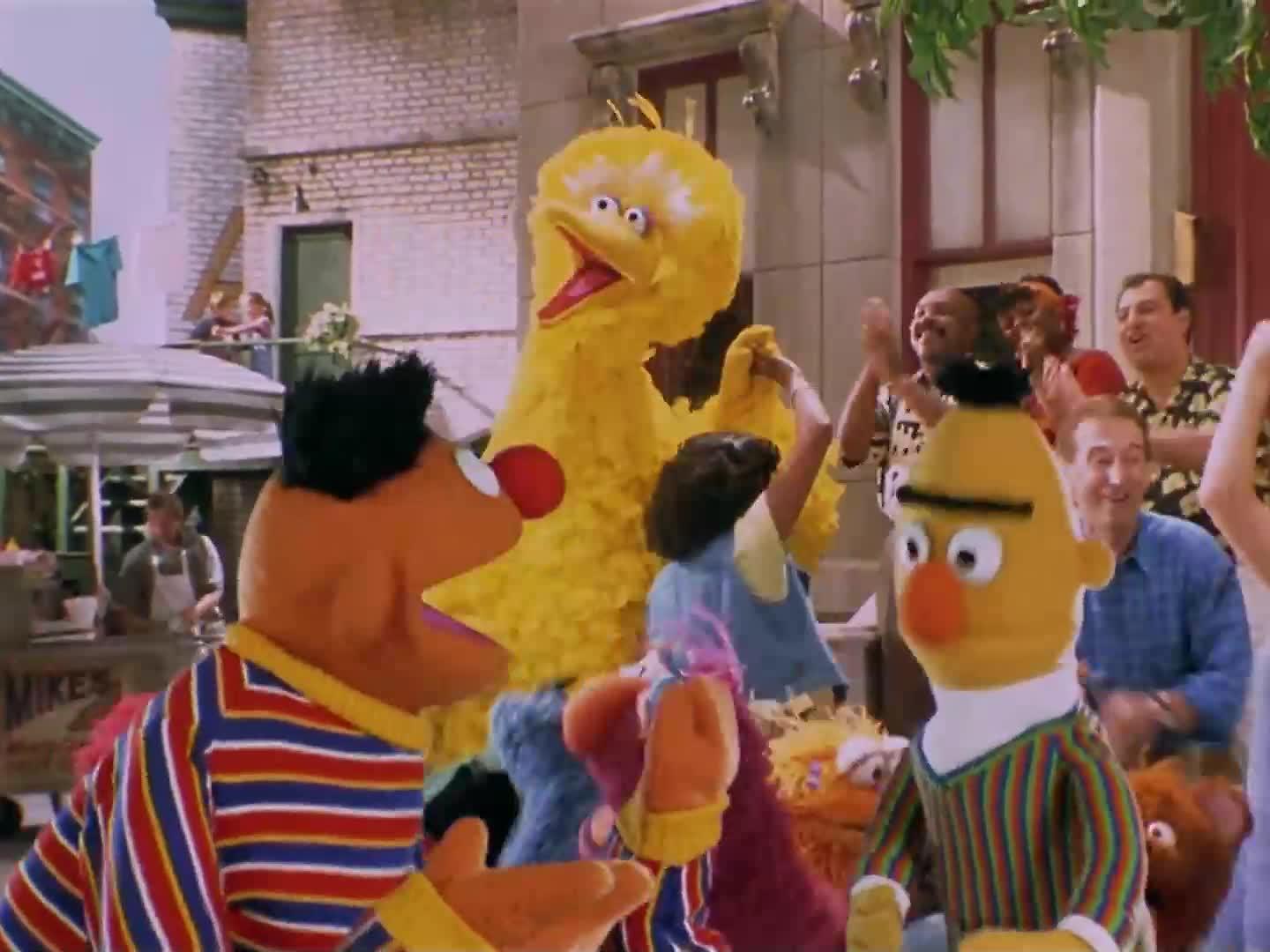 Elmo wants to say, thanks for helping. Elmo loves you. Bye-bye. See ...