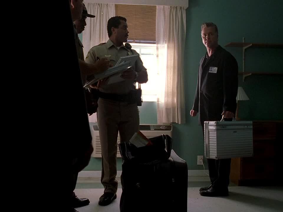 Excuse me but could everyonein this room do me a big favorand leave ...