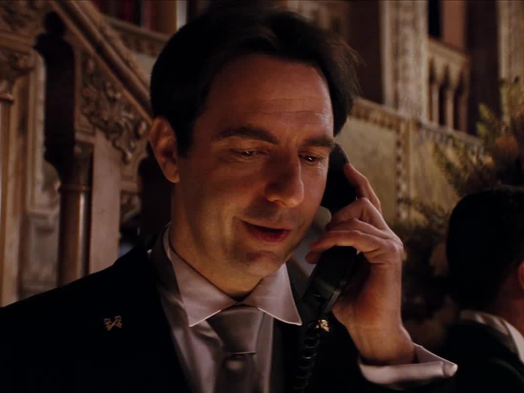 Hello? please help! Buongiorno, signore. Buongiorno... I, I need help ...