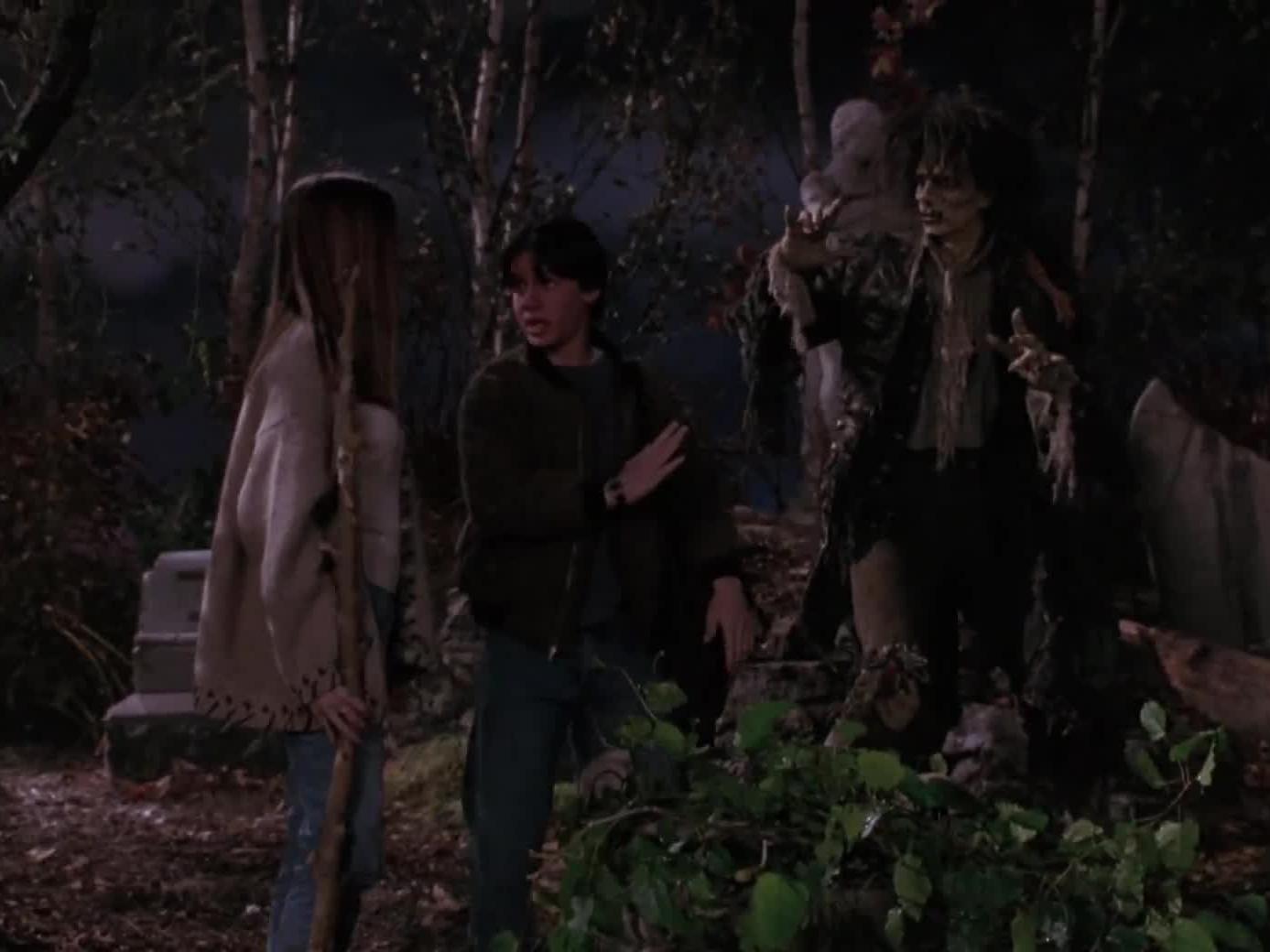 No, no! He's a good zombie. Hi Billy! - Hocus Pocus | Clip.Cafe