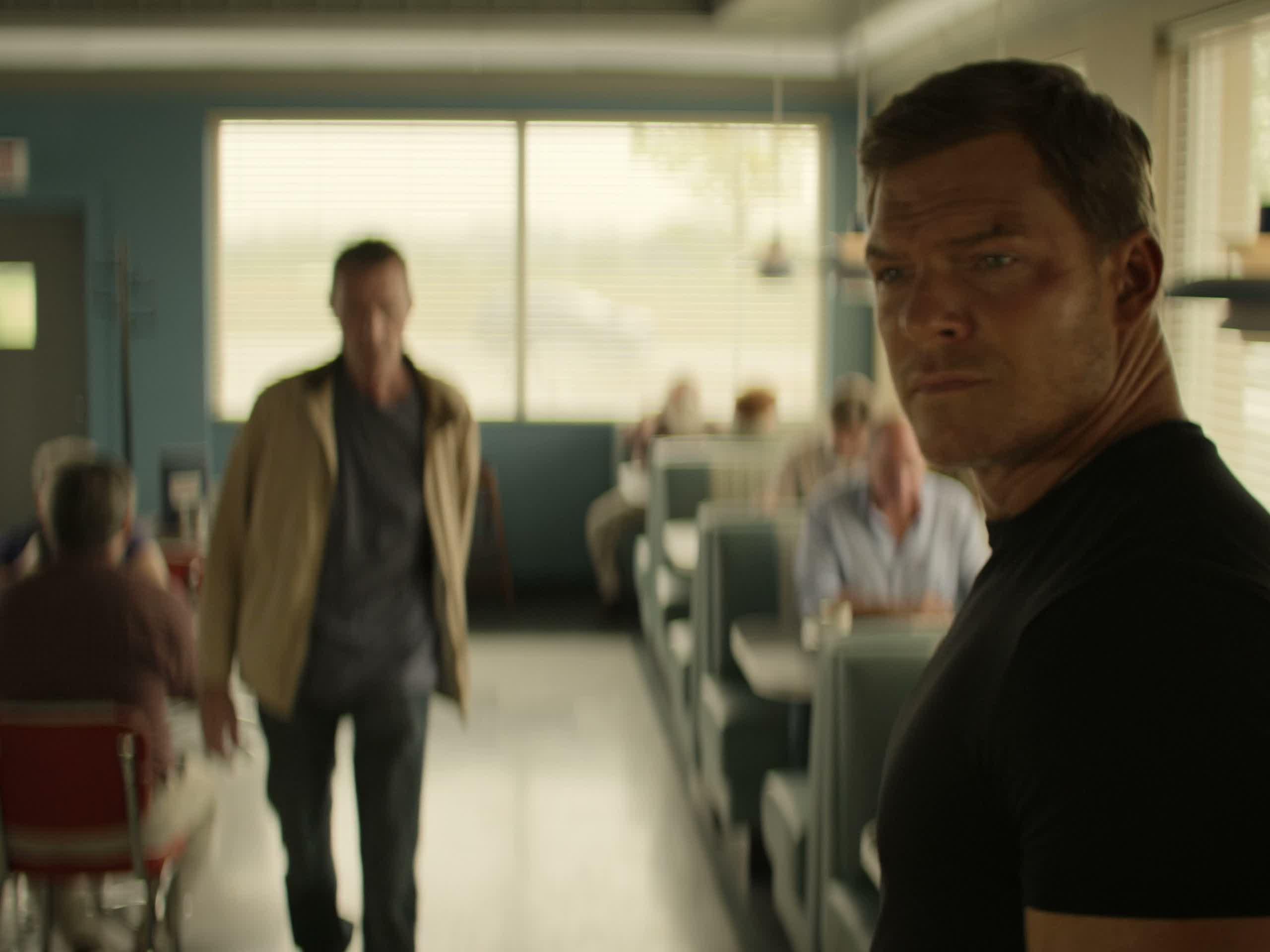Oh, excuse me. Sorry. - Reacher | Clip.Cafe
