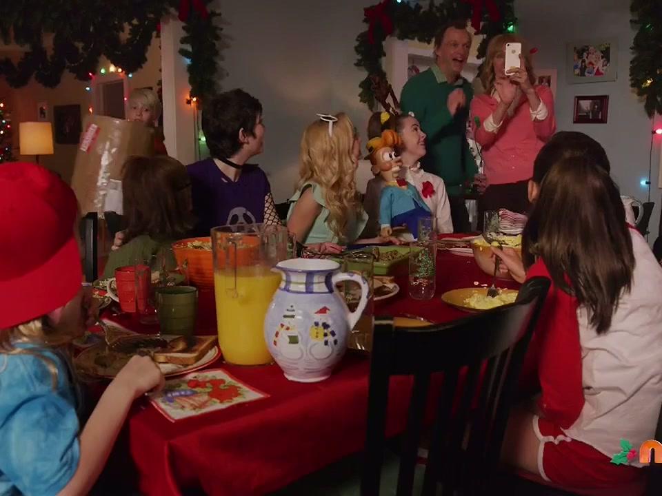 - Oh, it's Lori. - Hi, Mom. - Lori.- Lori? - A Loud House Christmas ...