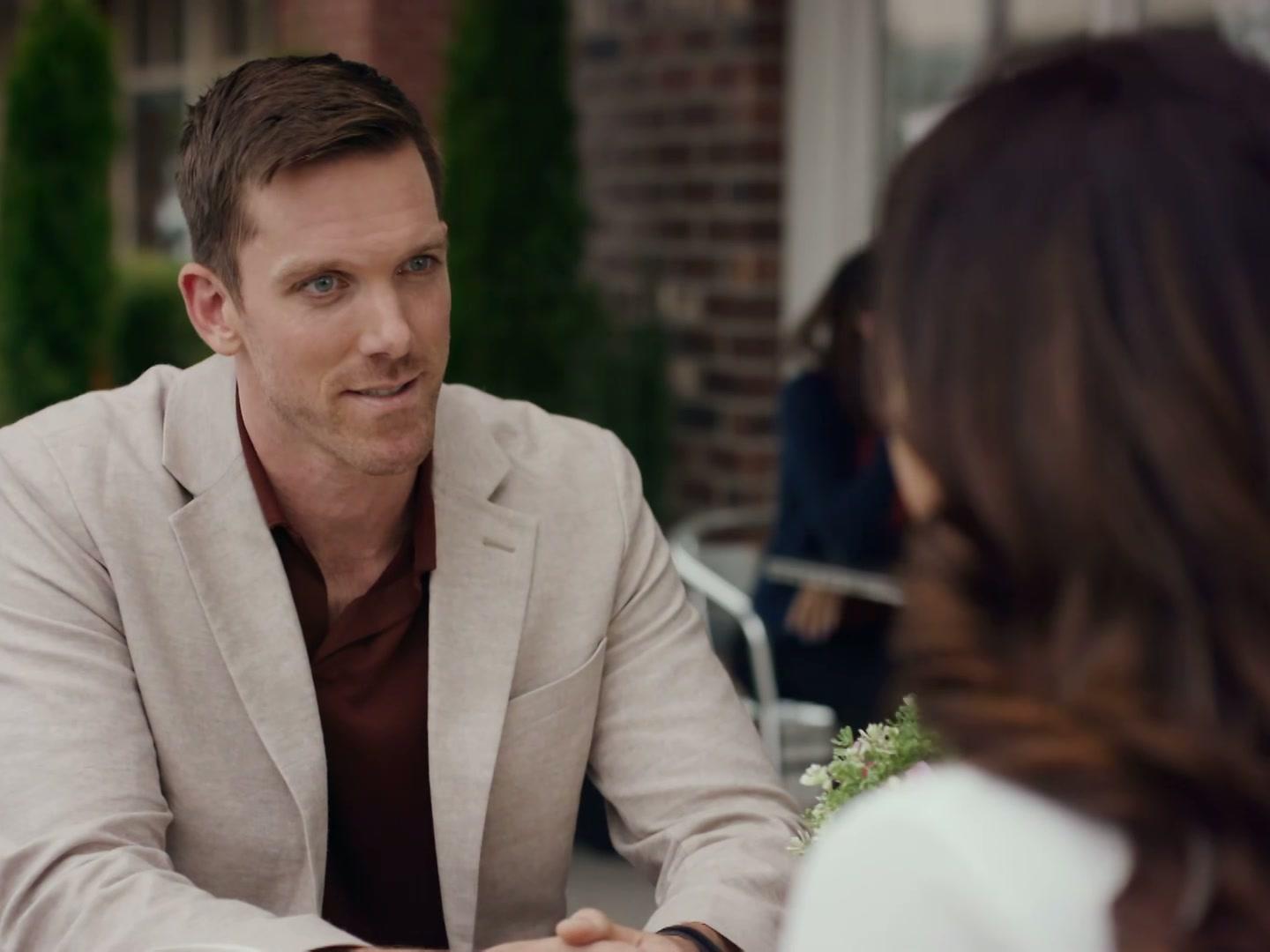 So let's put some lifein those pages. - Love, Fashion, Repeat | Clip.Cafe