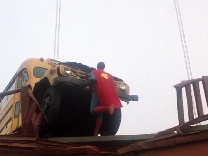 Thank God, we're back on the bridge. -Hey, it's Superman. lt's Superman ...
