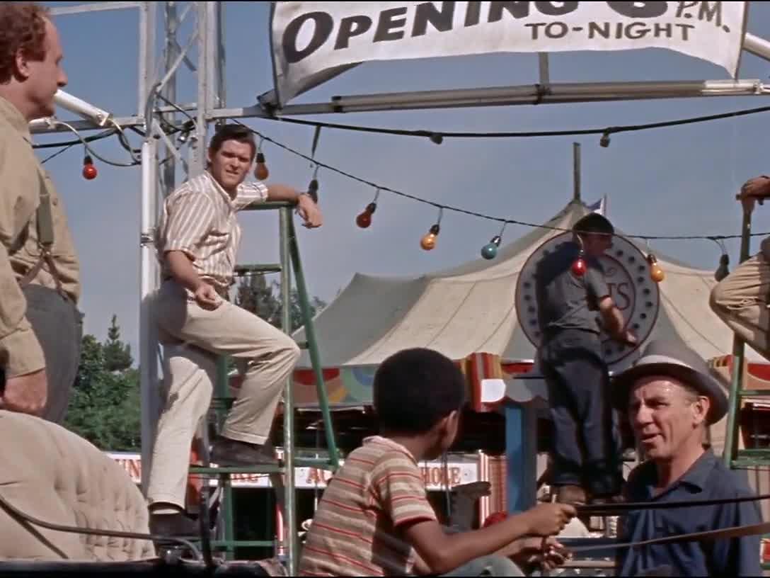 - You got a big man here, boy.- He's a Compson, that's Mr. Benjamin ...